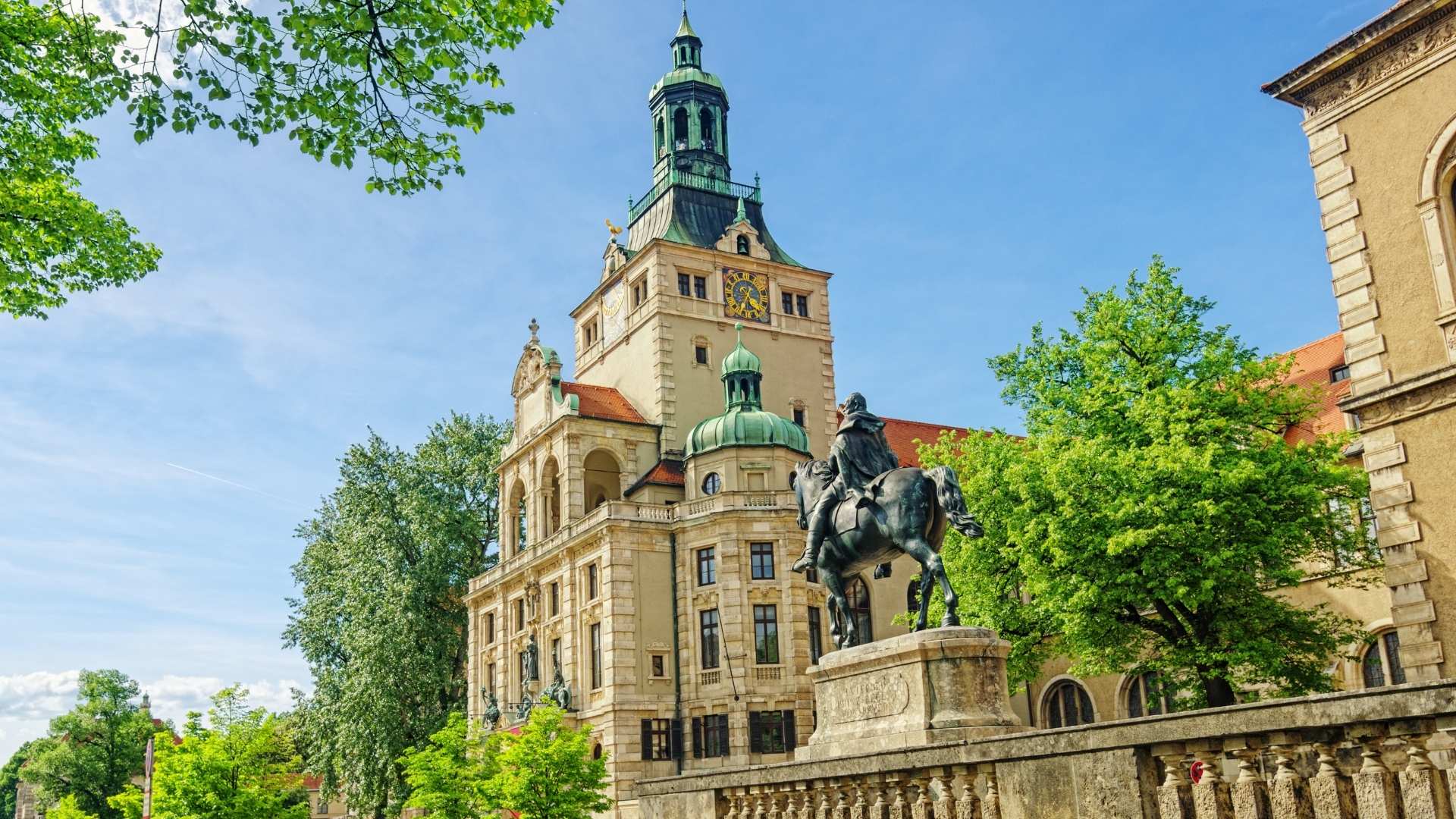 Bayerisches Nationalmuseum - Öffnungszeiten, Anfahrt + alle Highlights